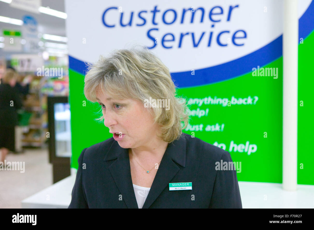 Customer service supermarket hi-res stock photography and images - Alamy