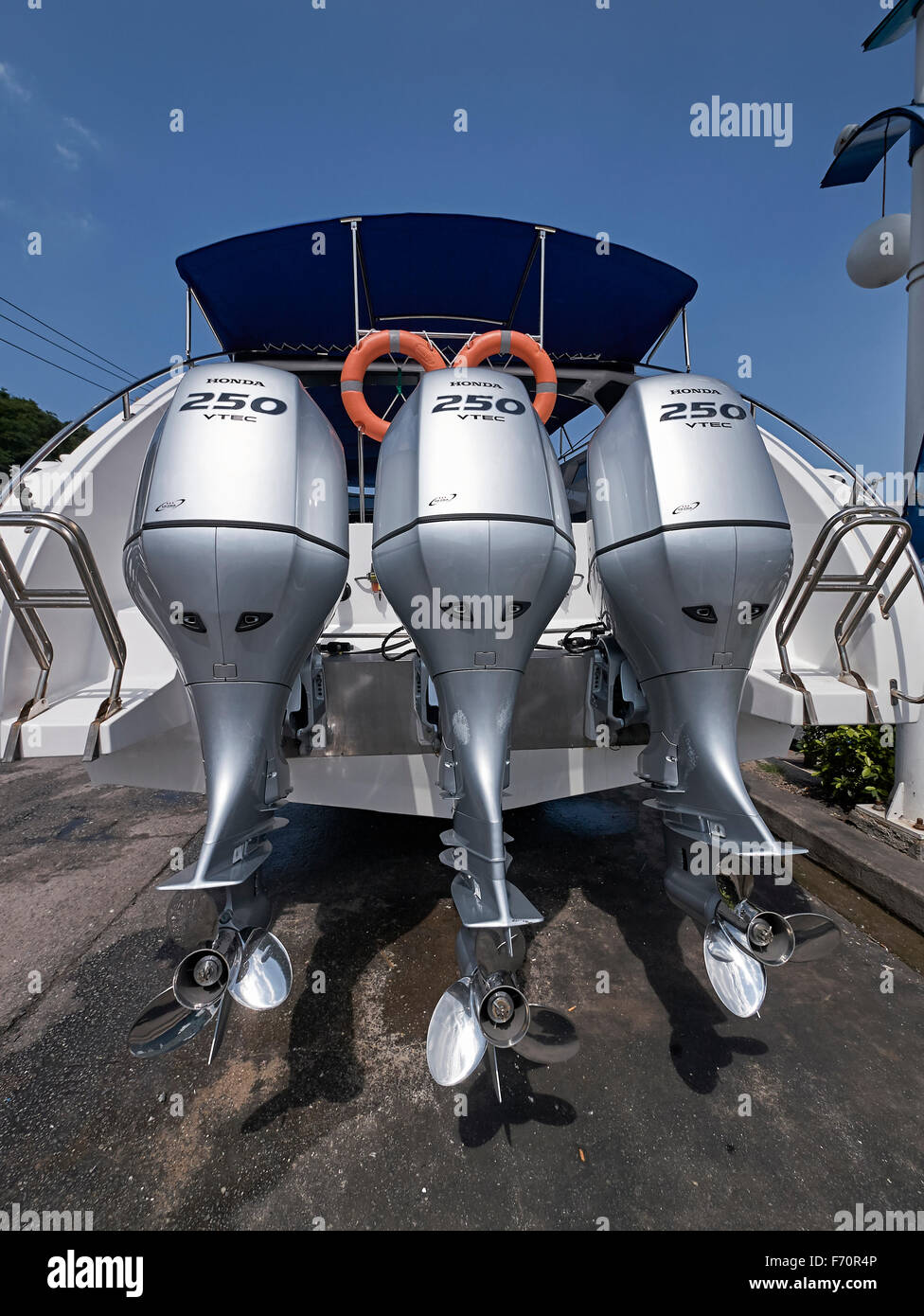 Cruise boat with triple outboard engines Stock Photo - Alamy