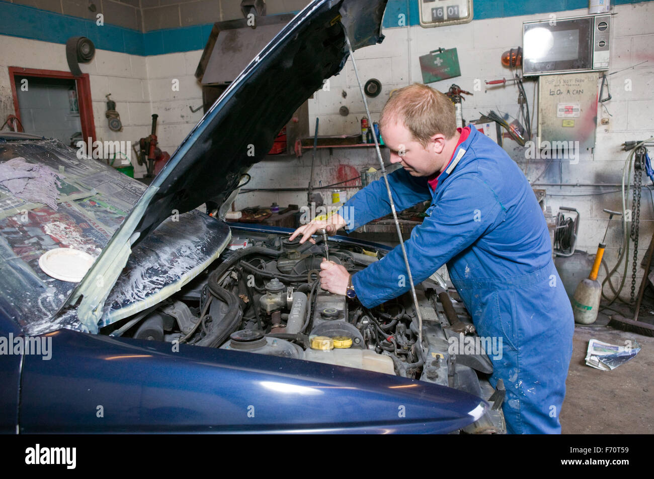 Car mechanic working on the engine of a car Stock Photo - Alamy