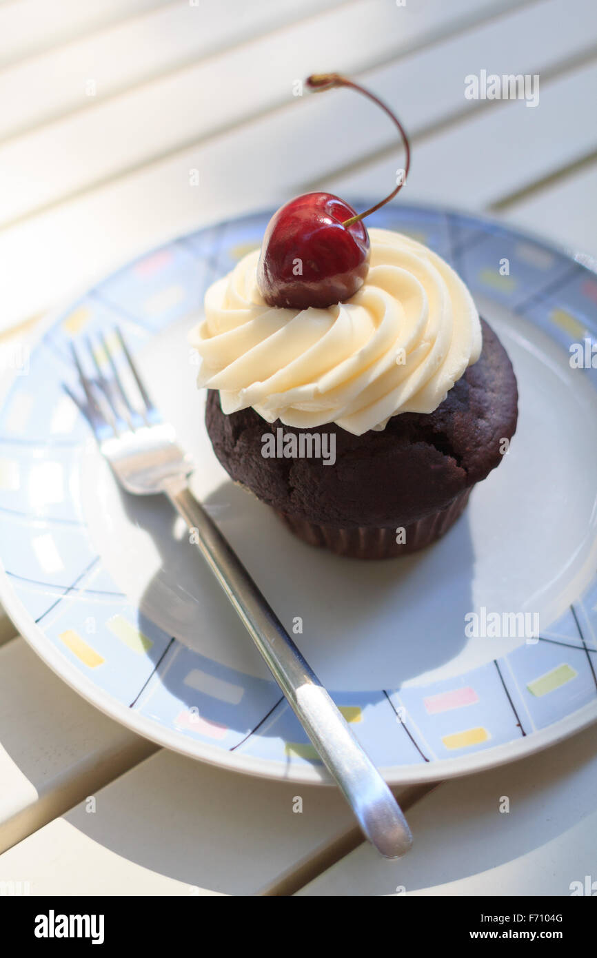 Cake bun icing hi-res stock photography and images - Alamy