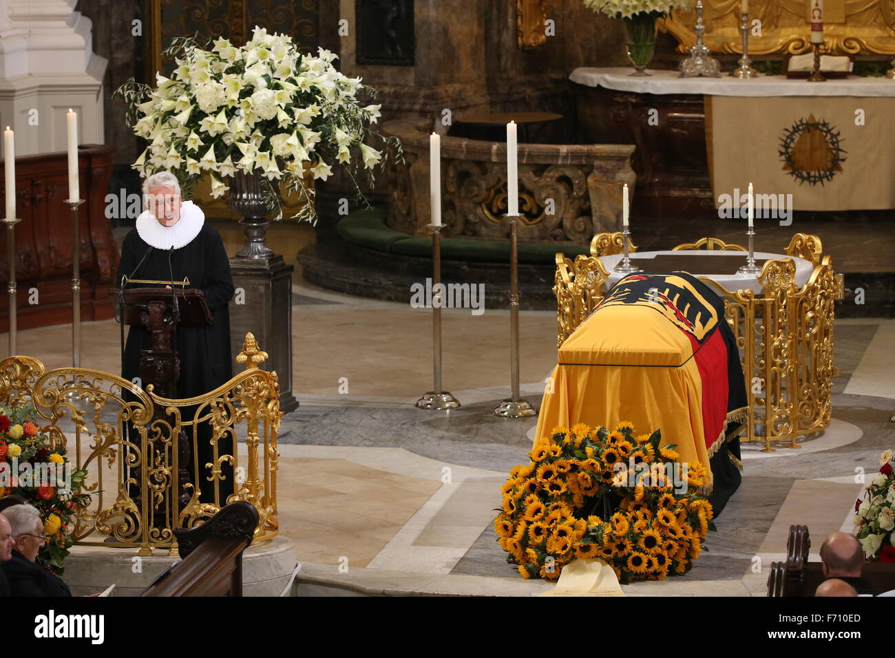 Hamburg, Germany. 23rd Nov, 2015. Pastor Alexander Roeder speaking next ...
