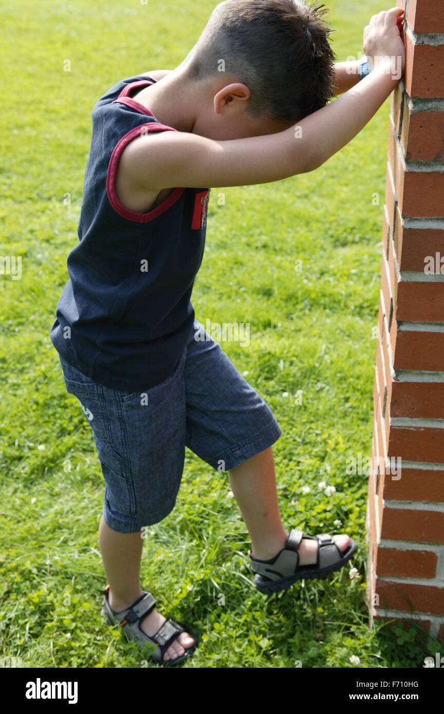 Young boy leaning against wall Stock Photo - Alamy Young boy leaning against wall Stock Photo - Alamy
