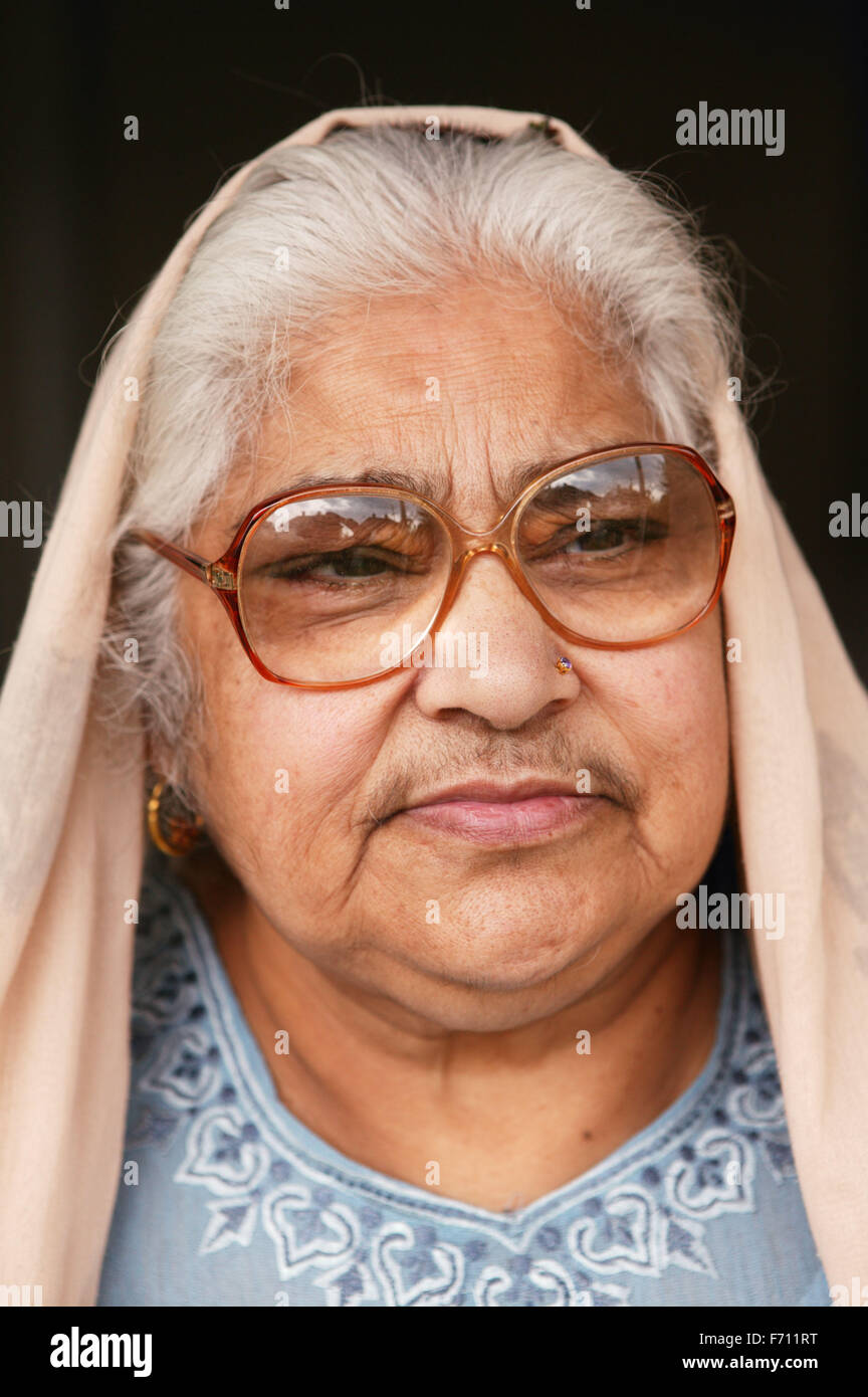 Older people uk asian hi-res stock photography and images - Alamy