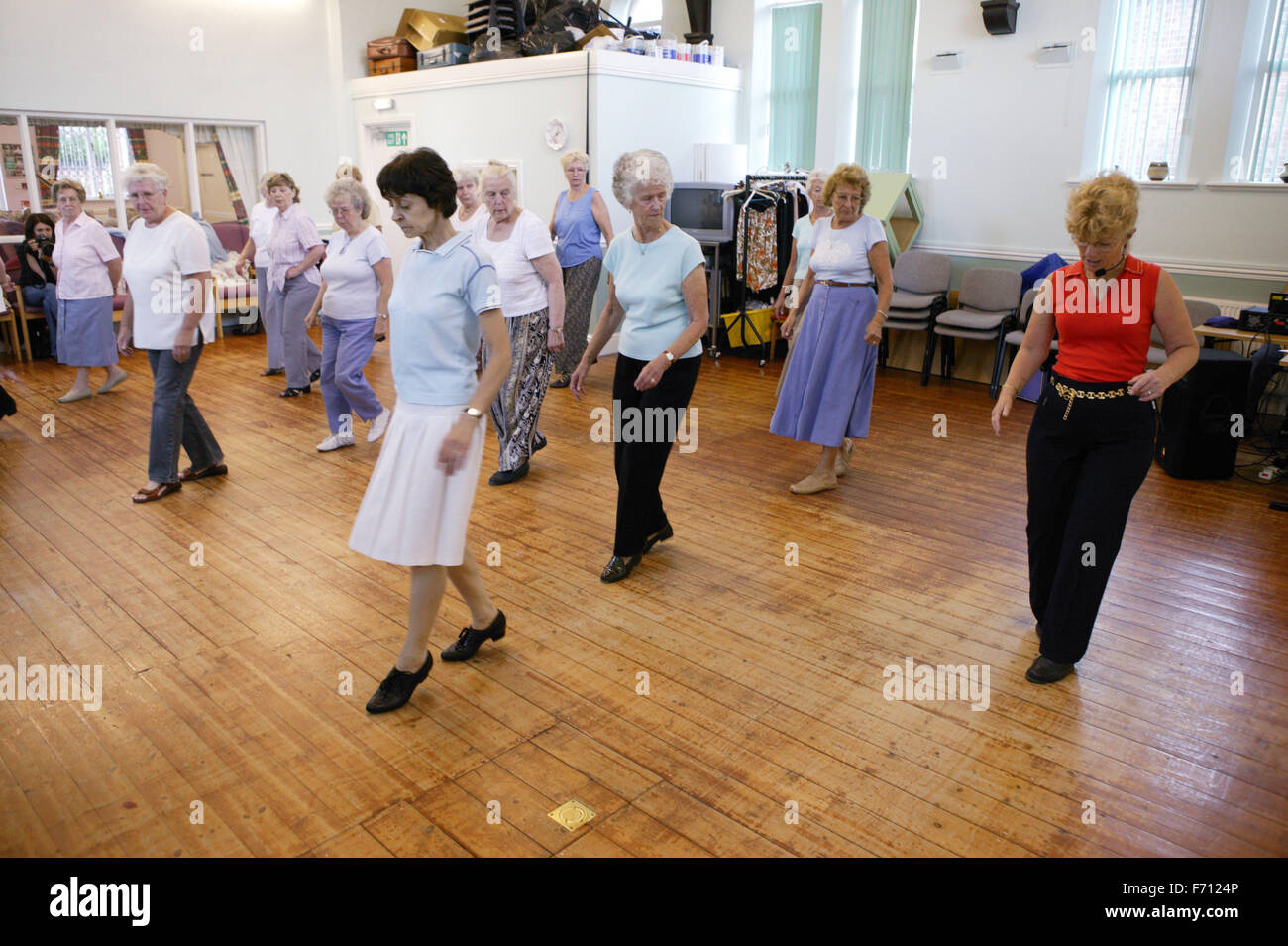 Older people dance class hi-res stock photography and images - Alamy