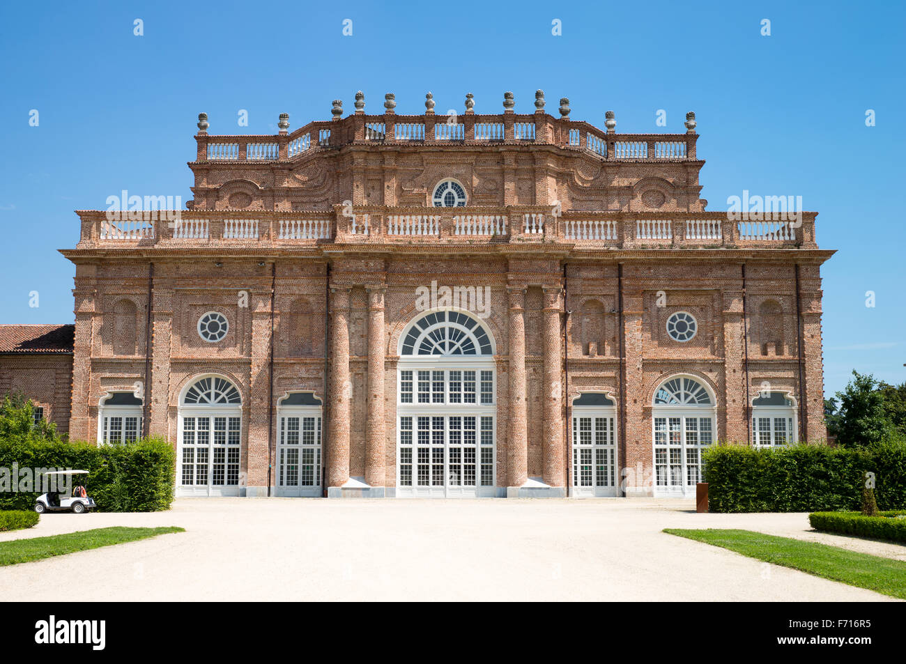 Palace stables hi-res stock photography and images - Alamy