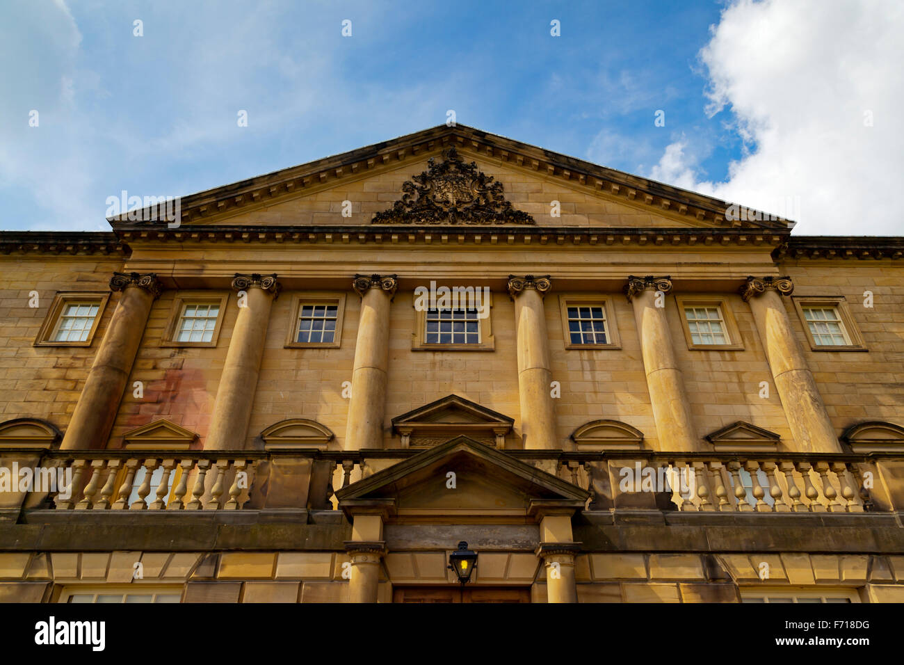 Portico house uk hi-res stock photography and images - Alamy
