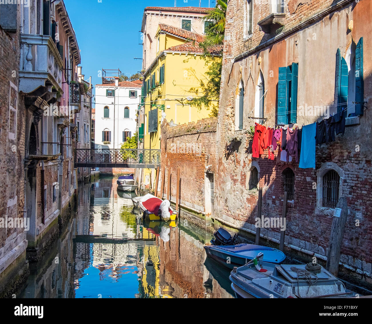 Waterside homes hi-res stock photography and images - Alamy