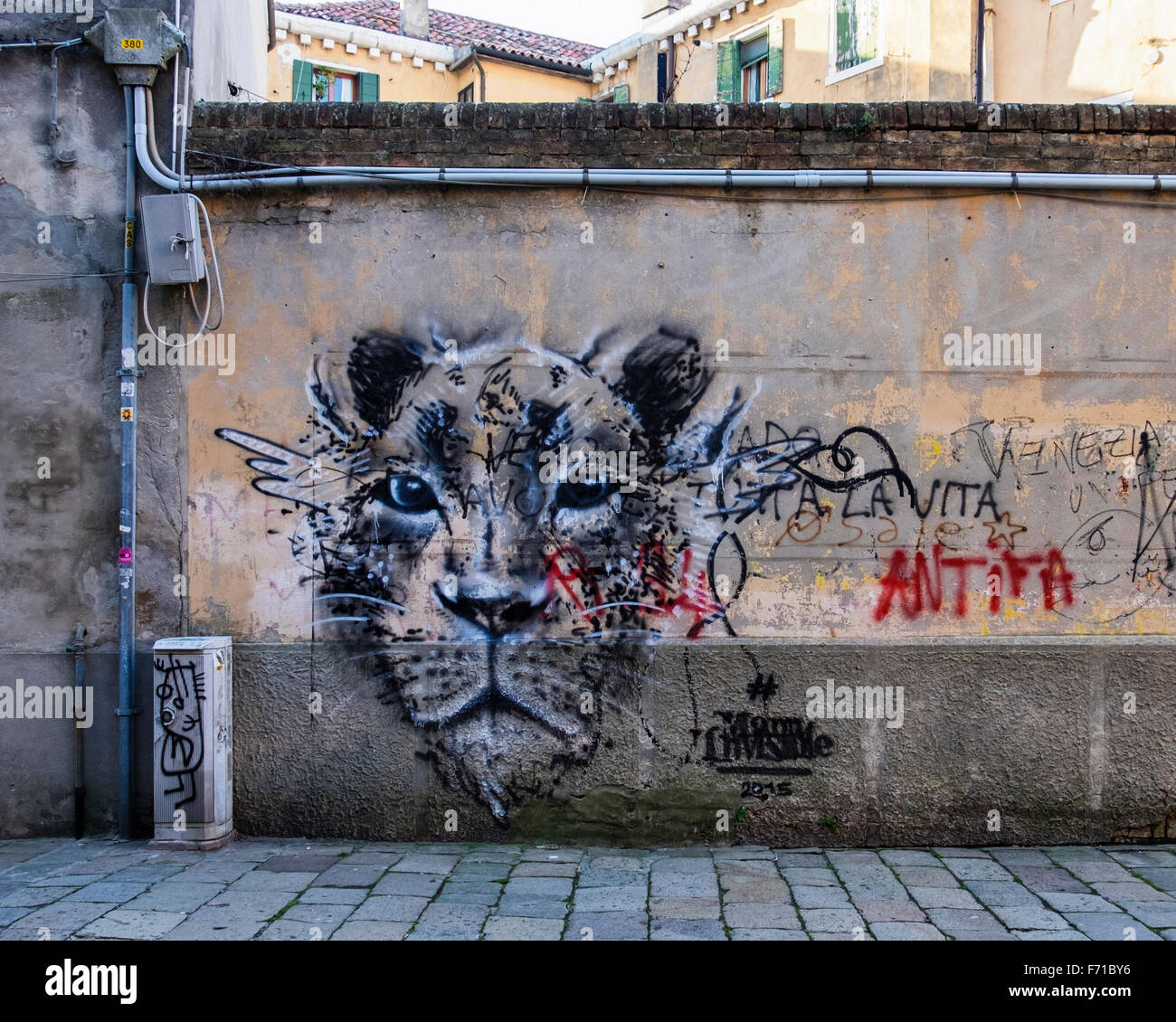 Venice, Italy - Street art and graffiti on urban wall, Drawing of ...