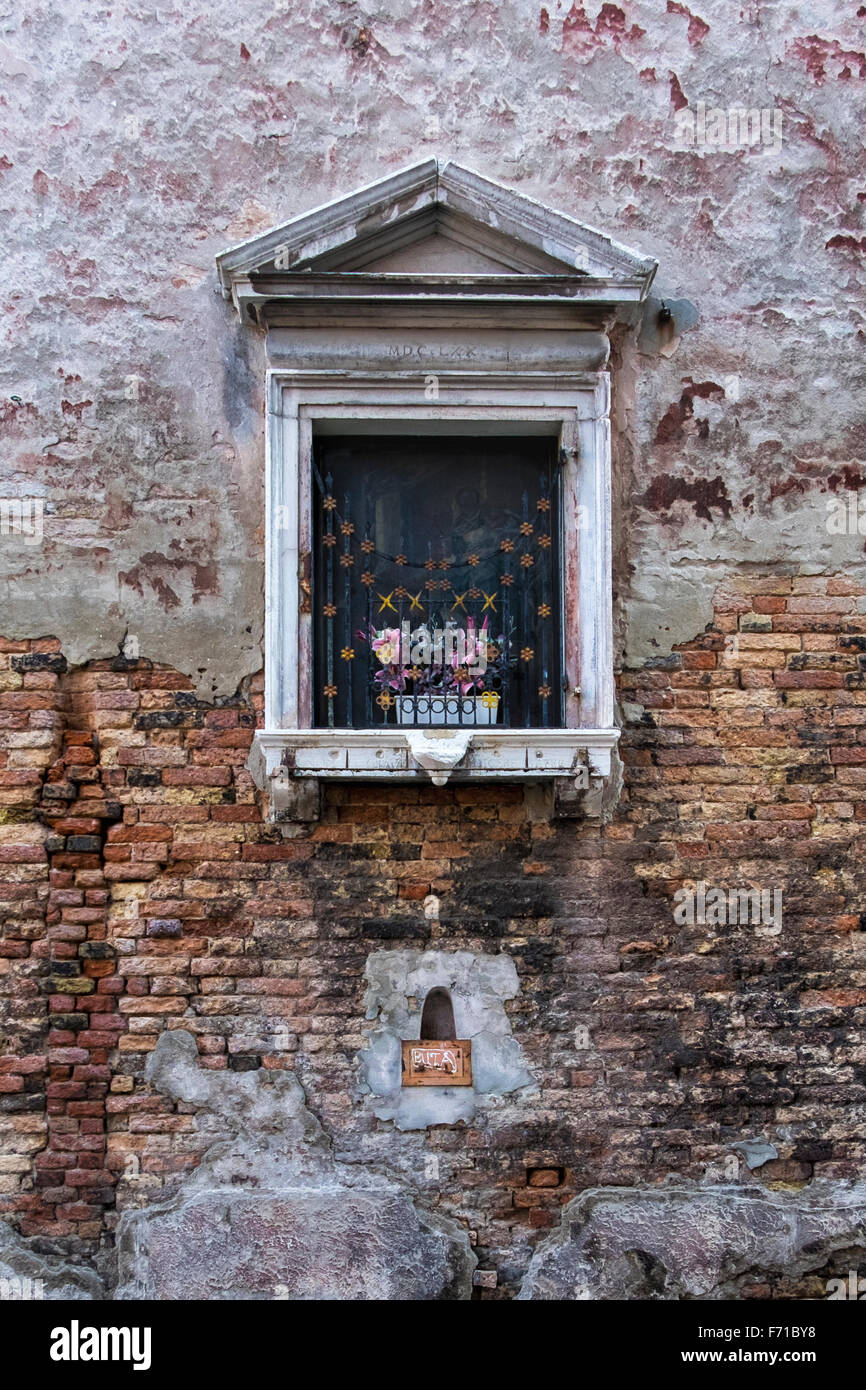 Shrine virgin mary venice hi-res stock photography and images - Alamy