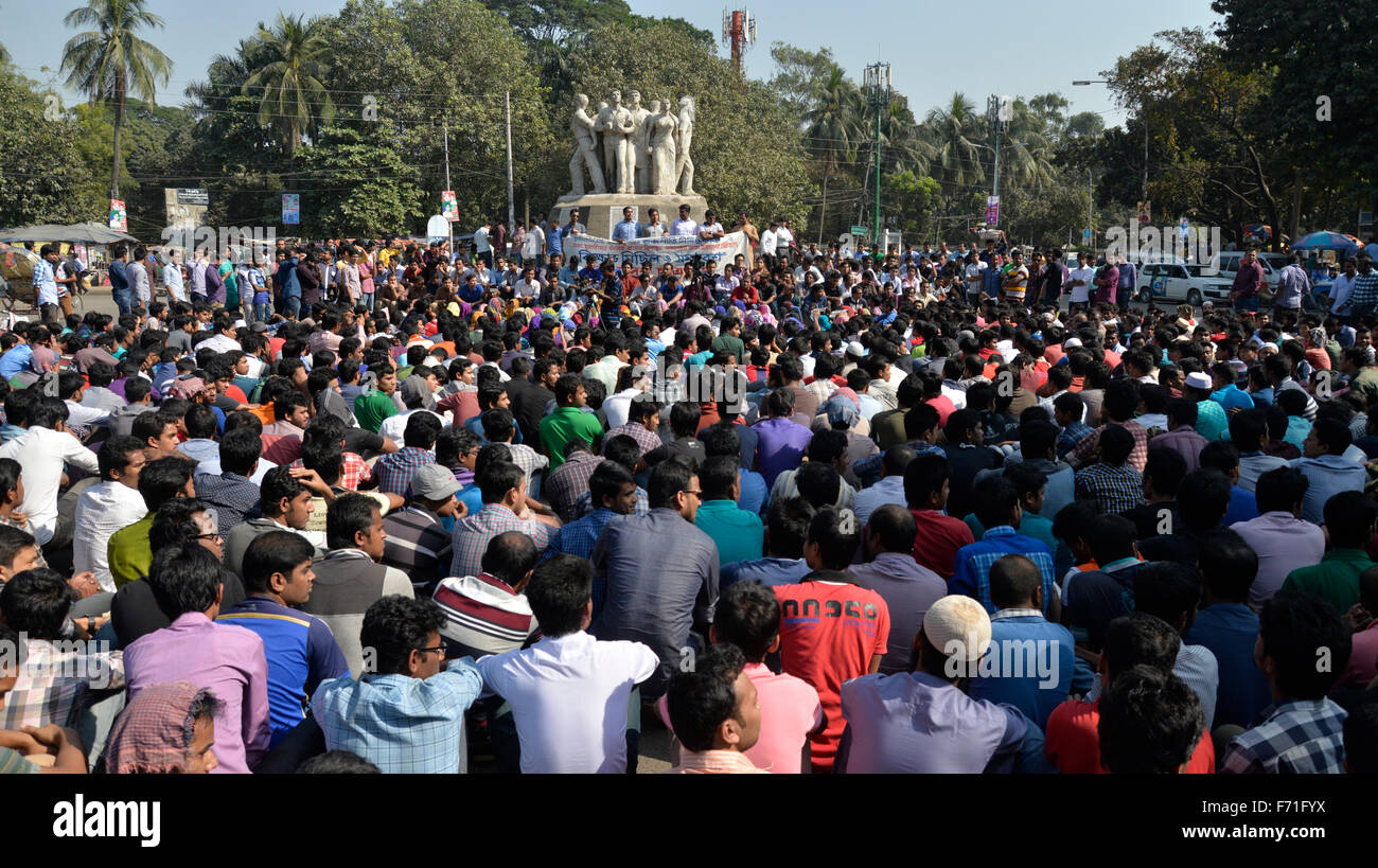 Dhaka, Bangladesh. 23rd Nov, 2015. Bangladesh satro League activists ...