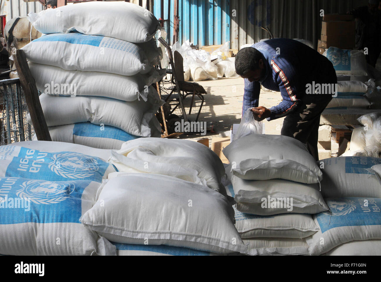 Rafah, Gaza Strip, Palestinian Territory. 23rd Nov, 2015. Palestinians ...