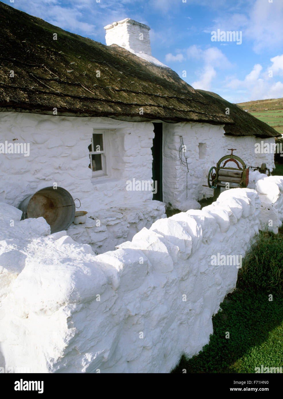 Swtan Cottage longhouse, folk museum and heritage centre, Porth Swtan ...