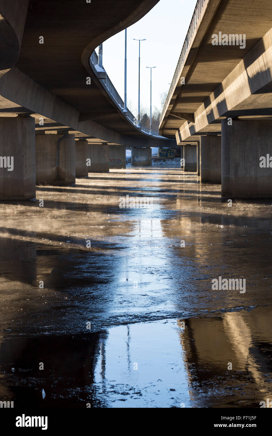 Mist under bridge hi-res stock photography and images - Alamy