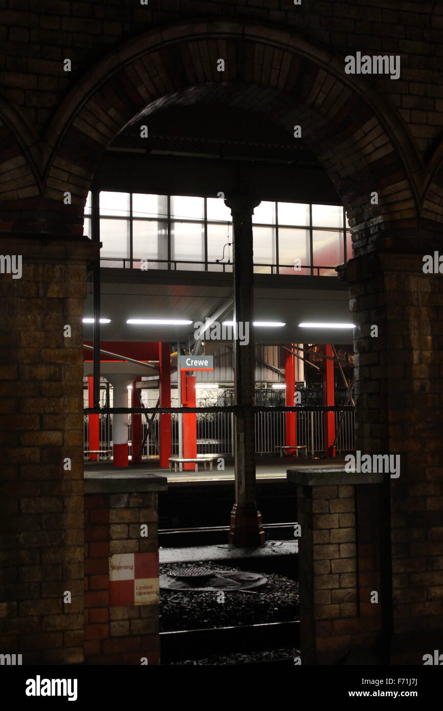 platform on crewe railway station in england great britain uk Stock ...