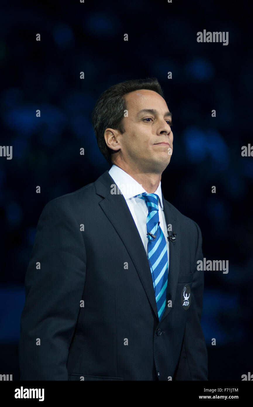 Umpire arrives on court for the ATP World Tour Final 2015 singles match ...