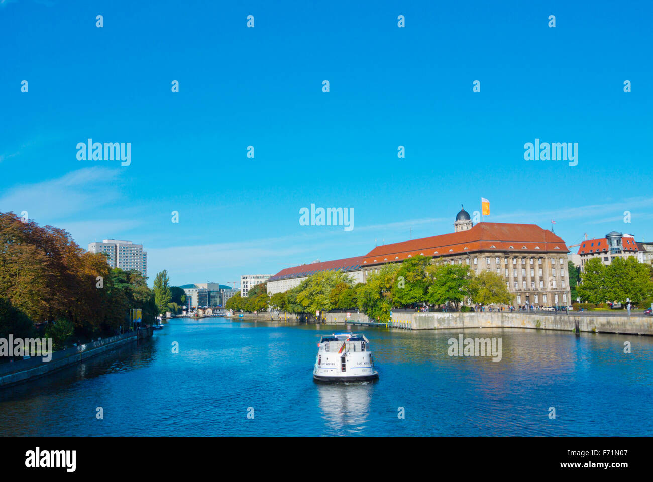 Berlin river boat hi-res stock photography and images - Alamy