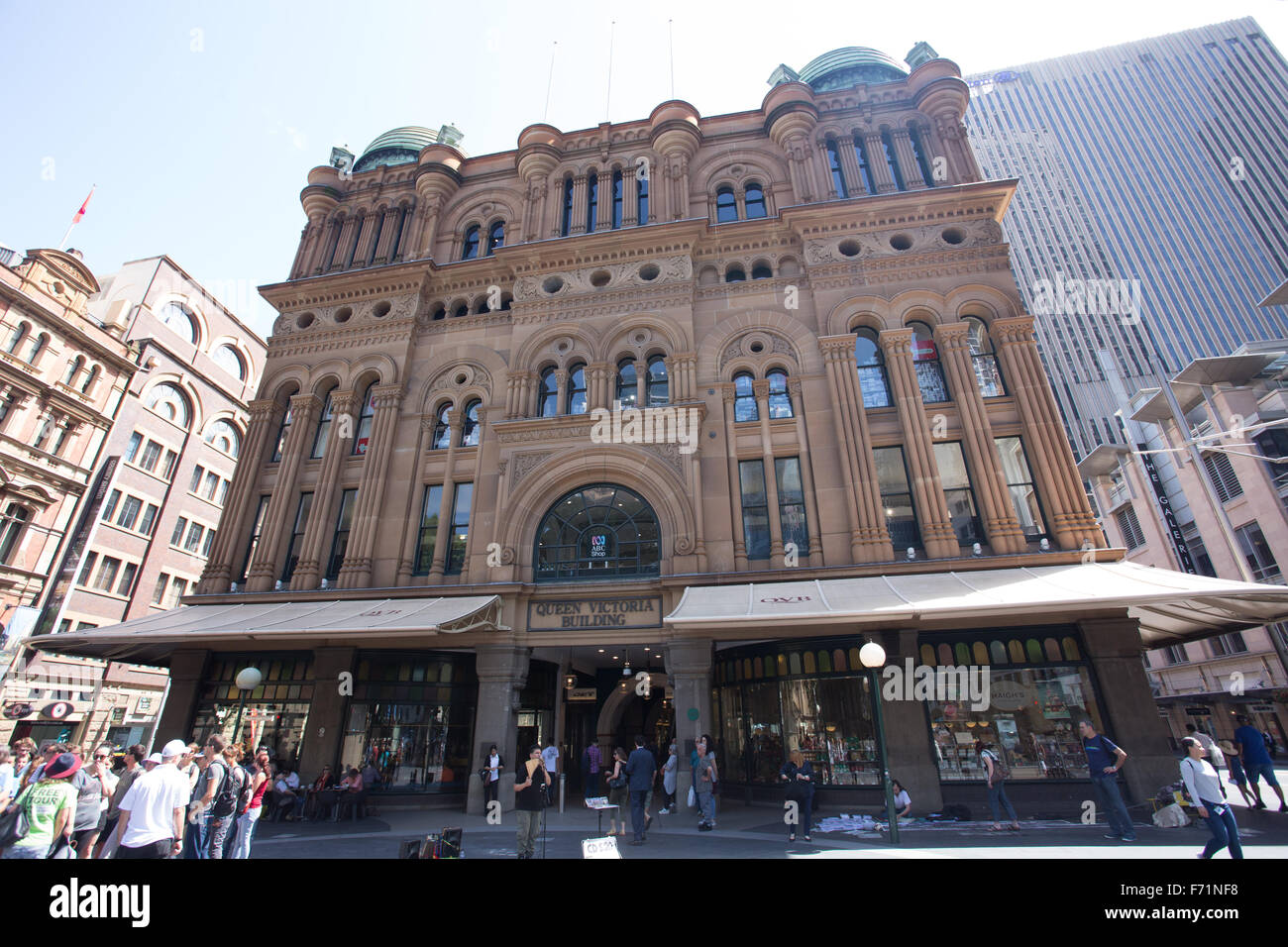 queen victoria building outside Stock Photo - Alamy