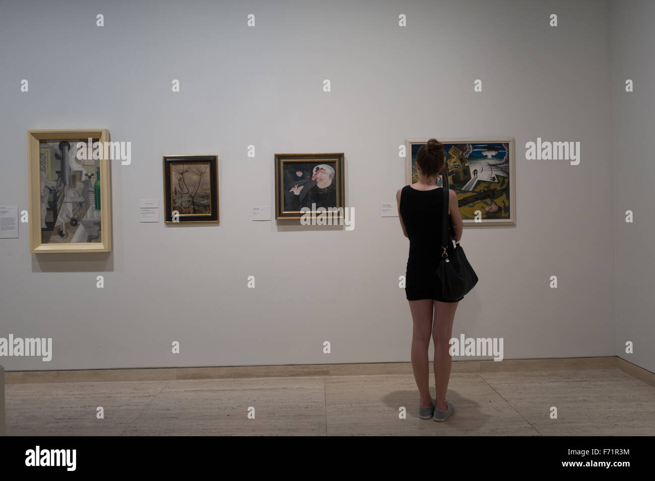 Inside art gallery hi-res stock photography and images - Alamy