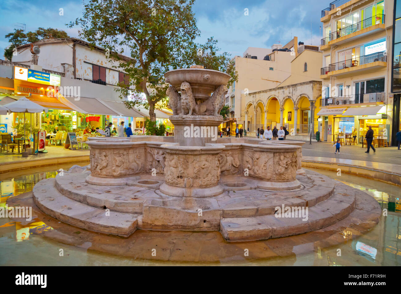 Morosini fountain, Lions Square, Eleftheriou Venizelou, Heraklion ...