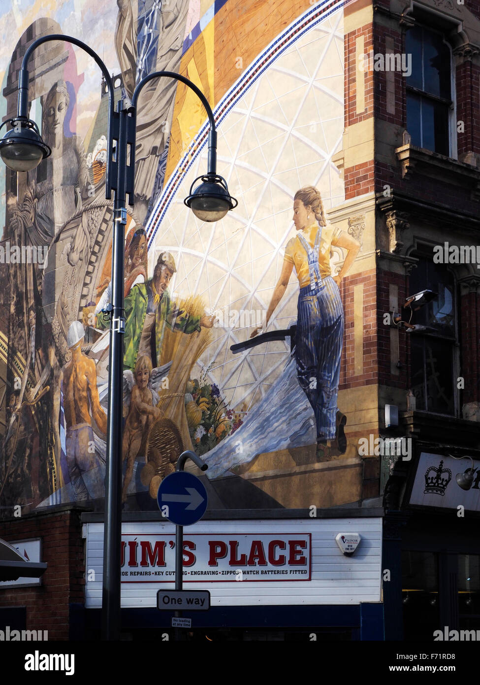Leeds mural hi-res stock photography and images - Alamy