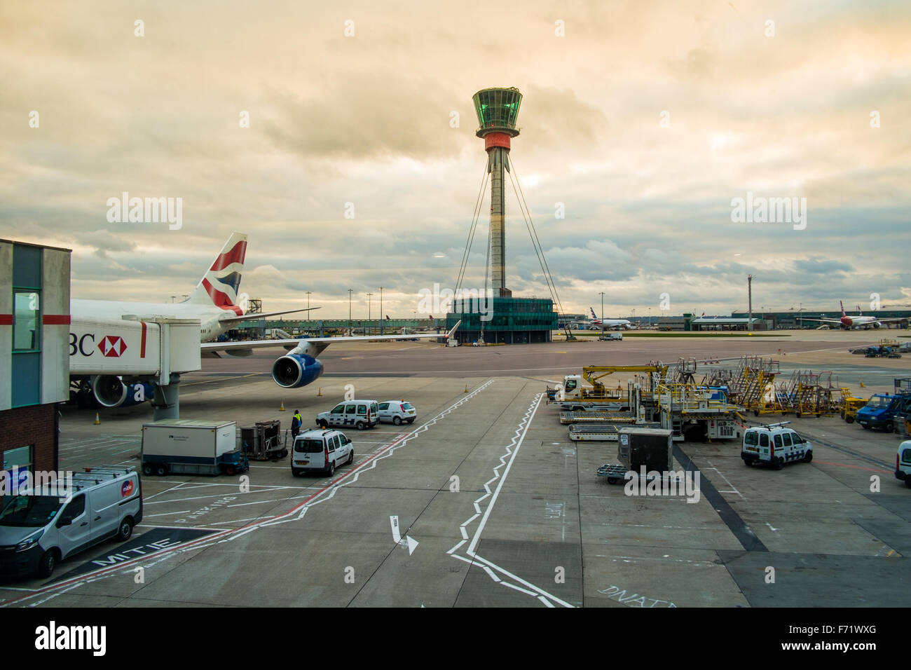 Heathrow apron hi-res stock photography and images - Alamy