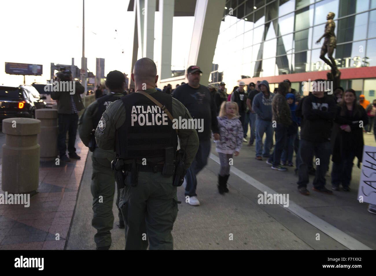Atlanta police department officers hi-res stock photography and images ...