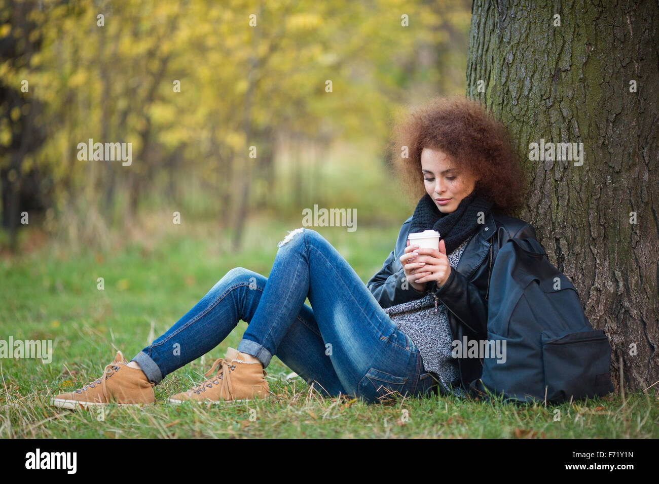 Caucasian woman sitting under a tree hi-res stock photography and ...