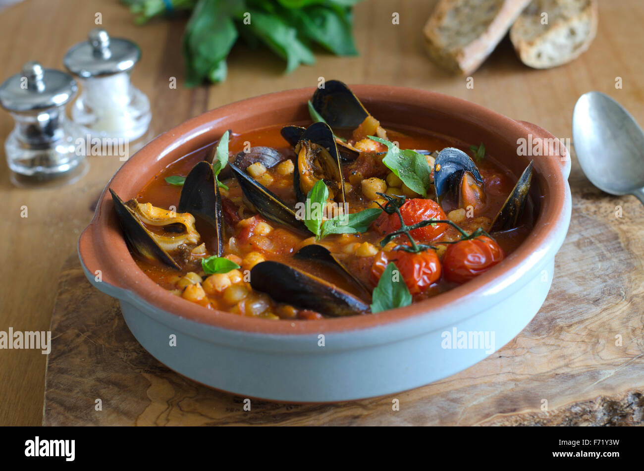 Spicy harissa and mussel stew Stock Photo - Alamy