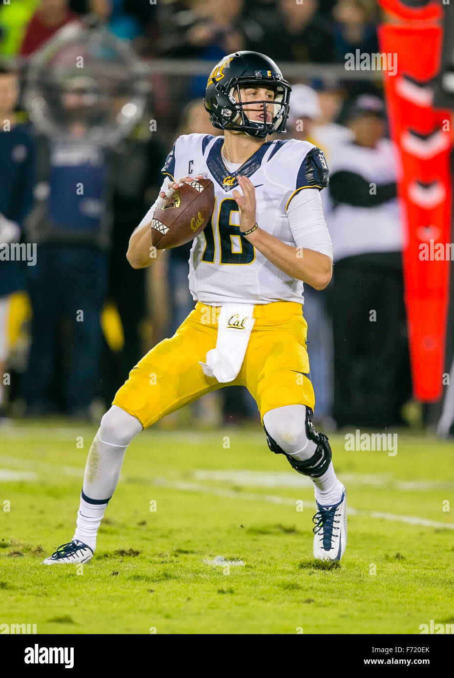 Palo Alto, CA. 21st Nov, 2015. California Golden Bears quarterback ...