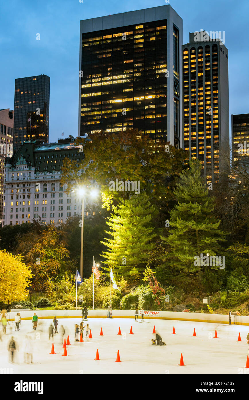 Night view of Wollman Rink, Central Park, Manhattan, New York, USA ...