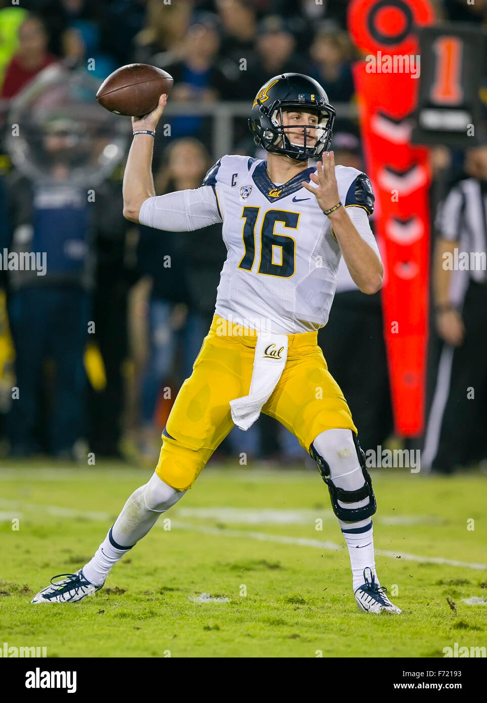 Palo Alto, CA. 21st Nov, 2015. California Golden Bears quarterback ...