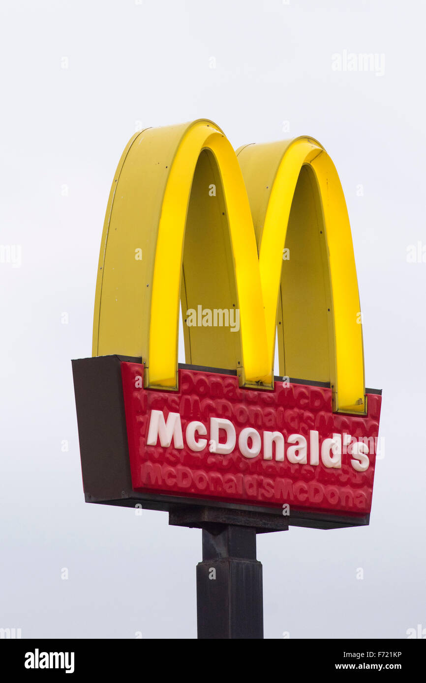 McDonald's restaurant sign logo Stock Photo - Alamy