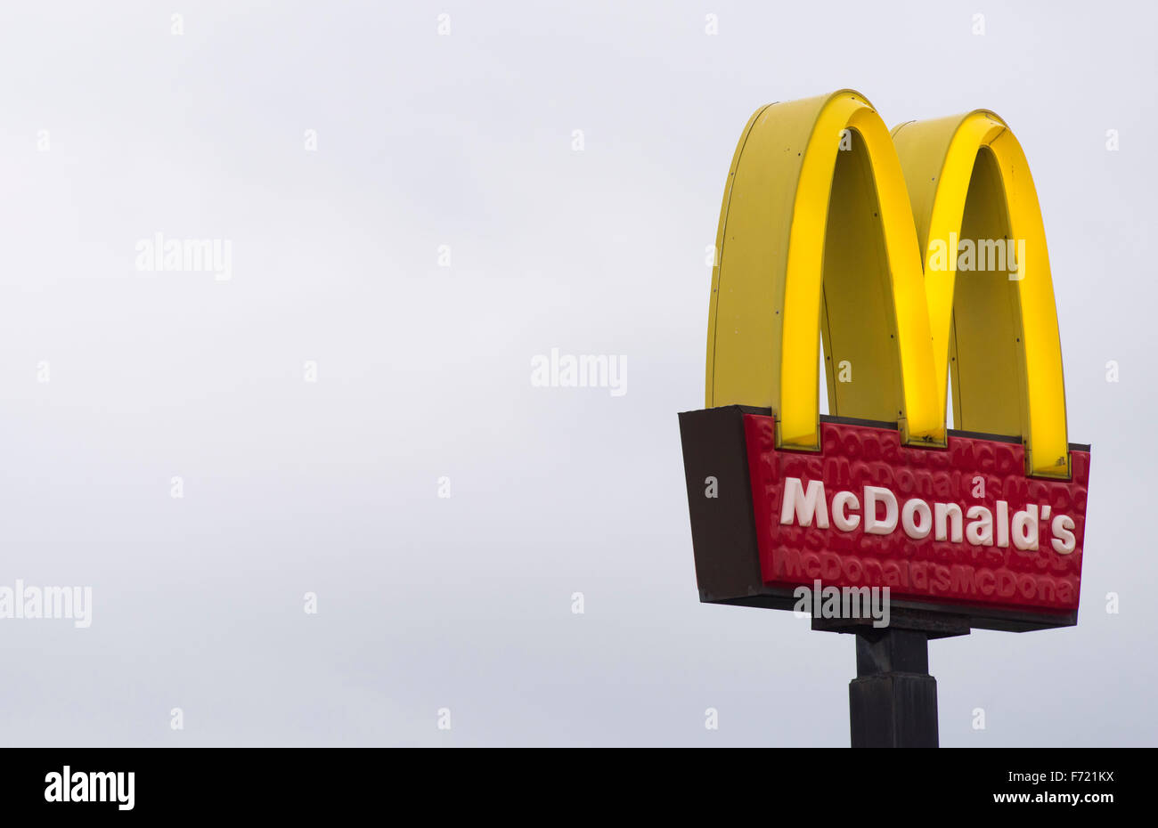 Mcdonalds logo sign hi-res stock photography and images - Alamy