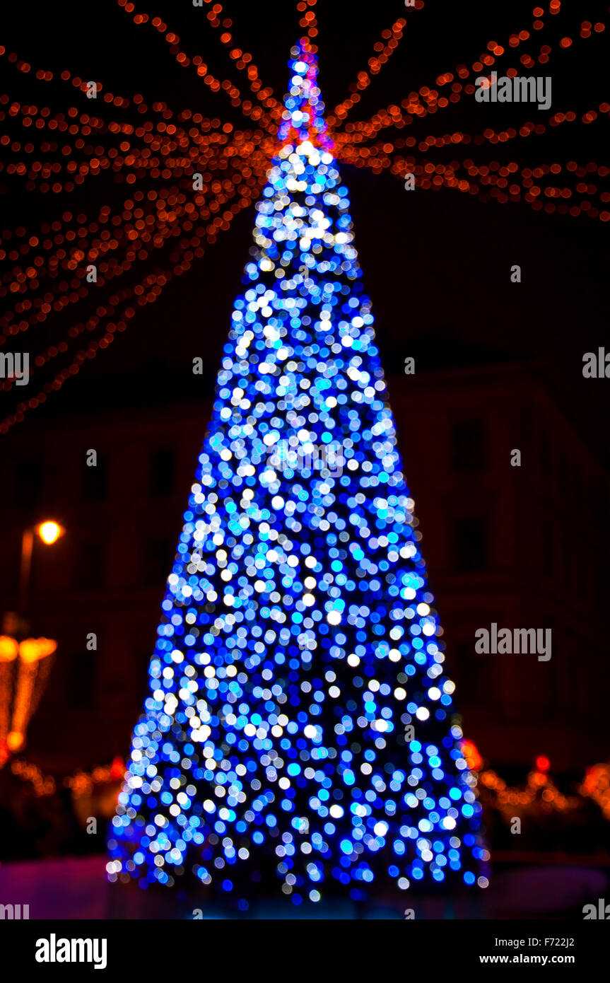 Blue tree winter lights hi-res stock photography and images - Alamy