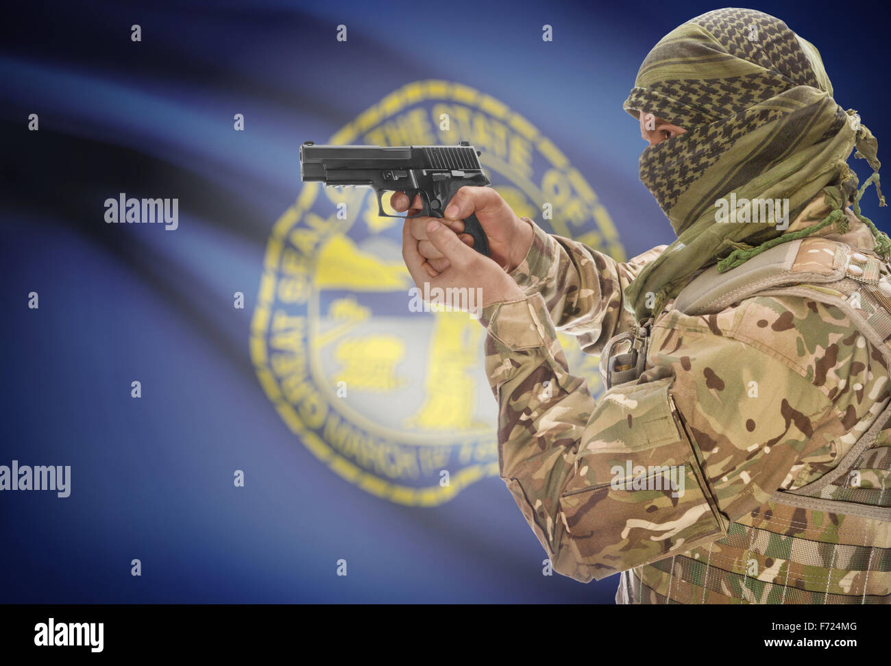 Male in muslim keffiyeh gun hi-res stock photography and images - Alamy