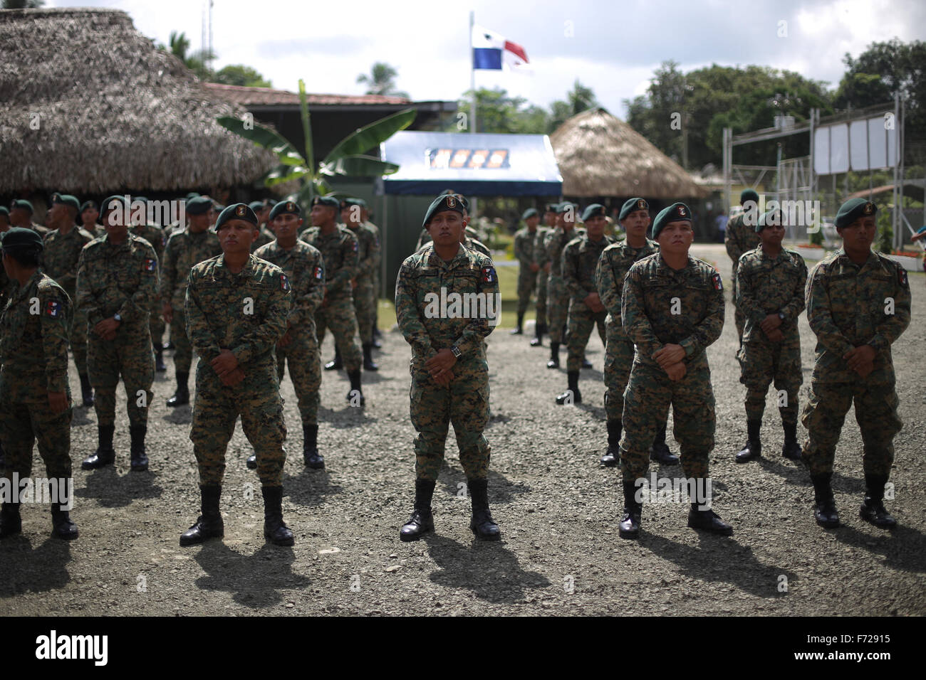 Meteti, Panama. 23rd Nov, 2015. Elements of the National Border Service ...