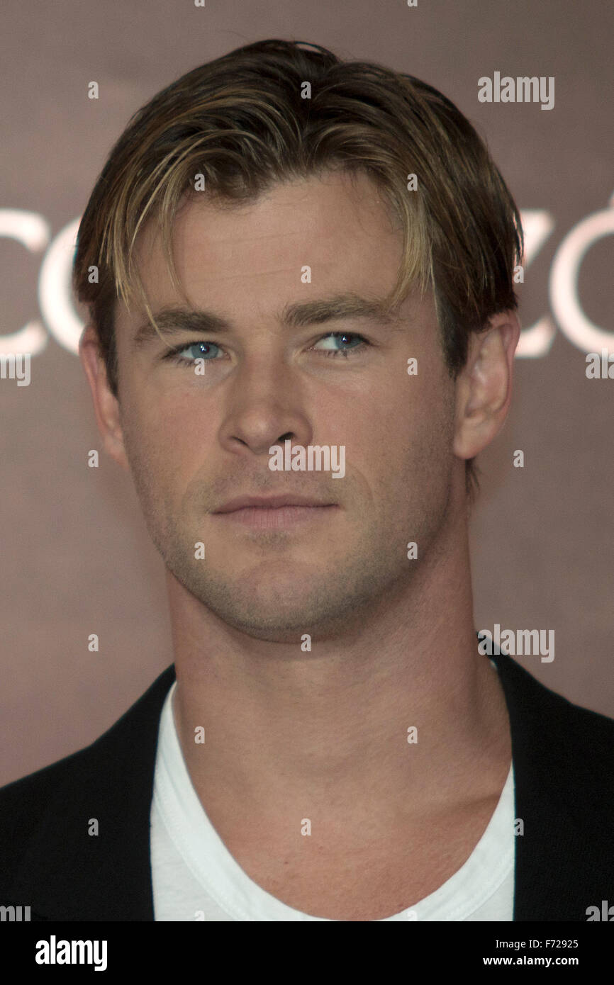 Australian actor chris hemsworth poses hi-res stock photography and ...