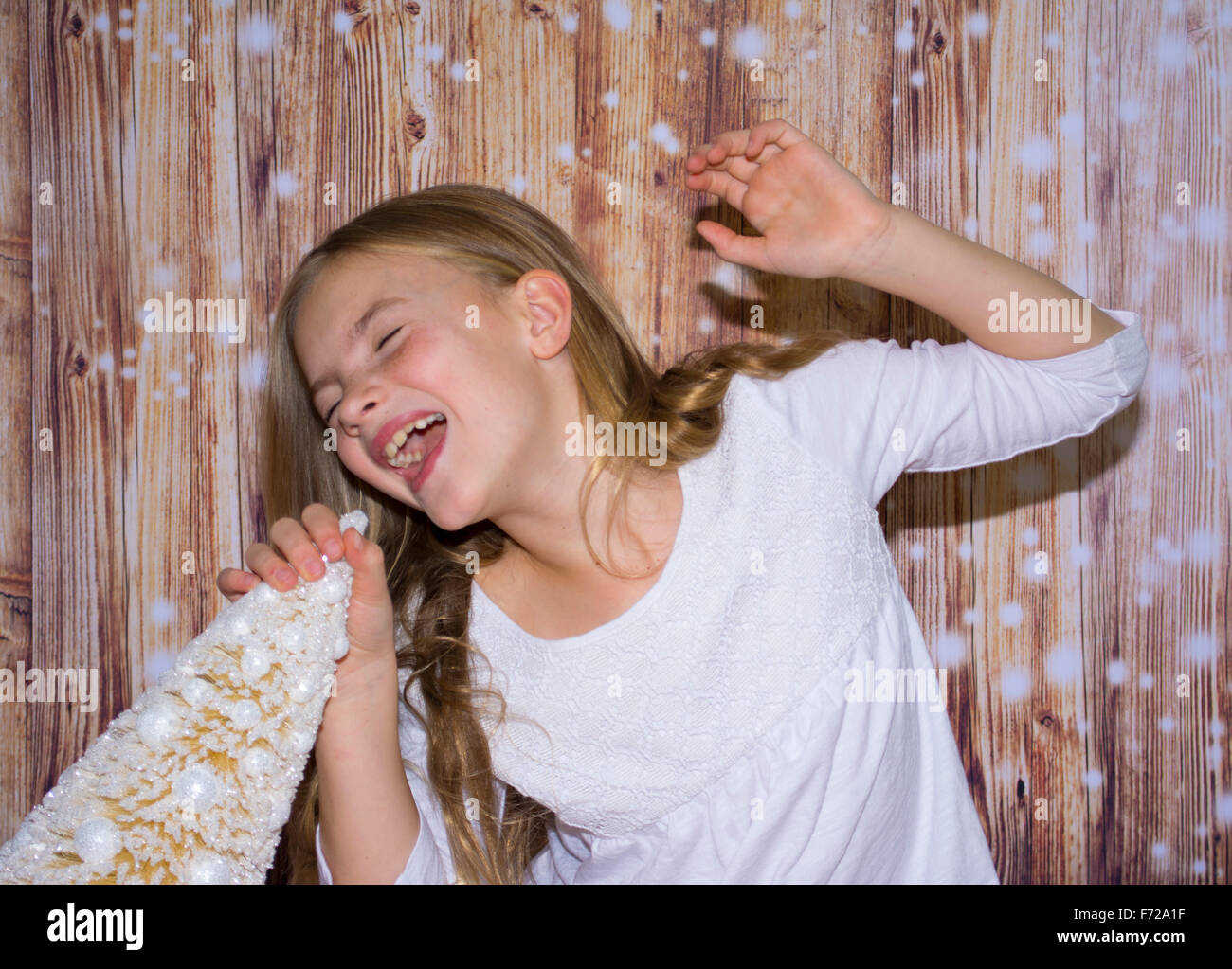 Cute girl singing Stock Photo - Alamy