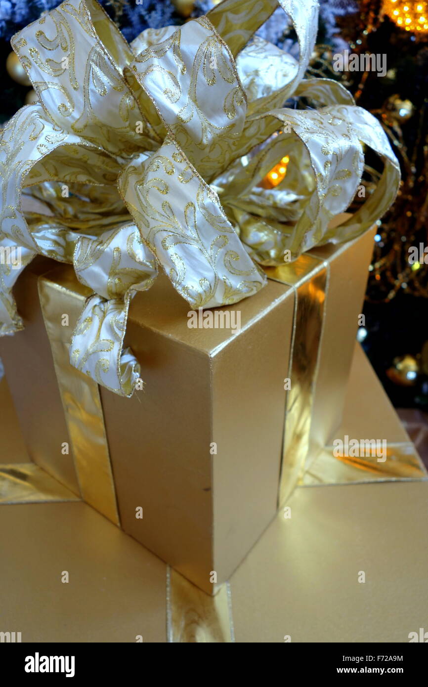 Gold silver wrapped gift hi-res stock photography and images - Alamy