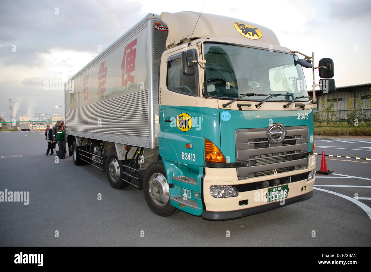 truck to transport mail, the company Yamato, Tokyo, Japan .14.12.2009 ...