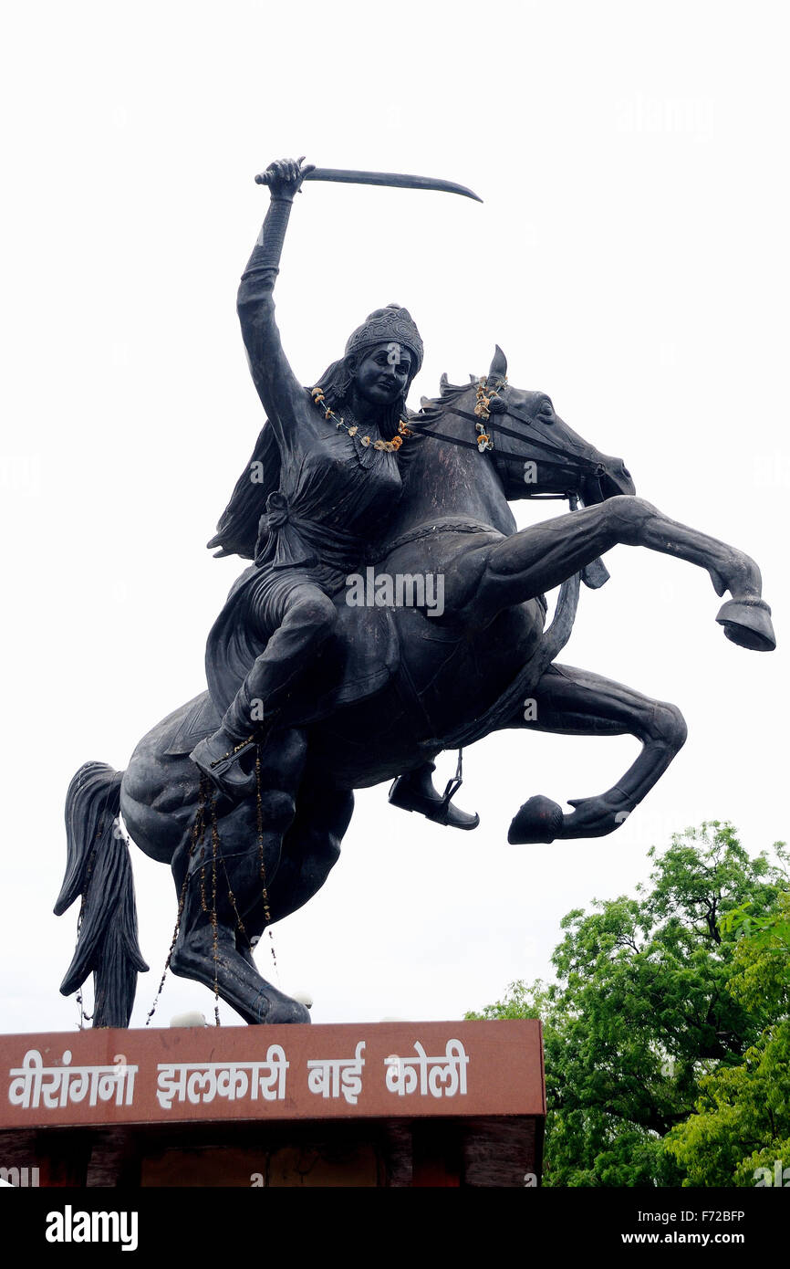 Statue veer jhalkari bai agra hi-res stock photography and images - Alamy