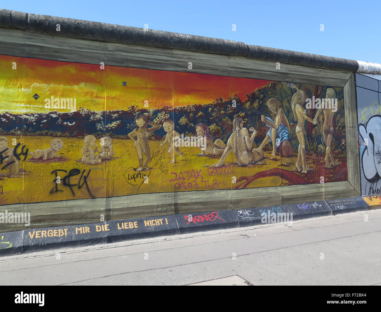 Segments of the berlin wall hi-res stock photography and images - Alamy