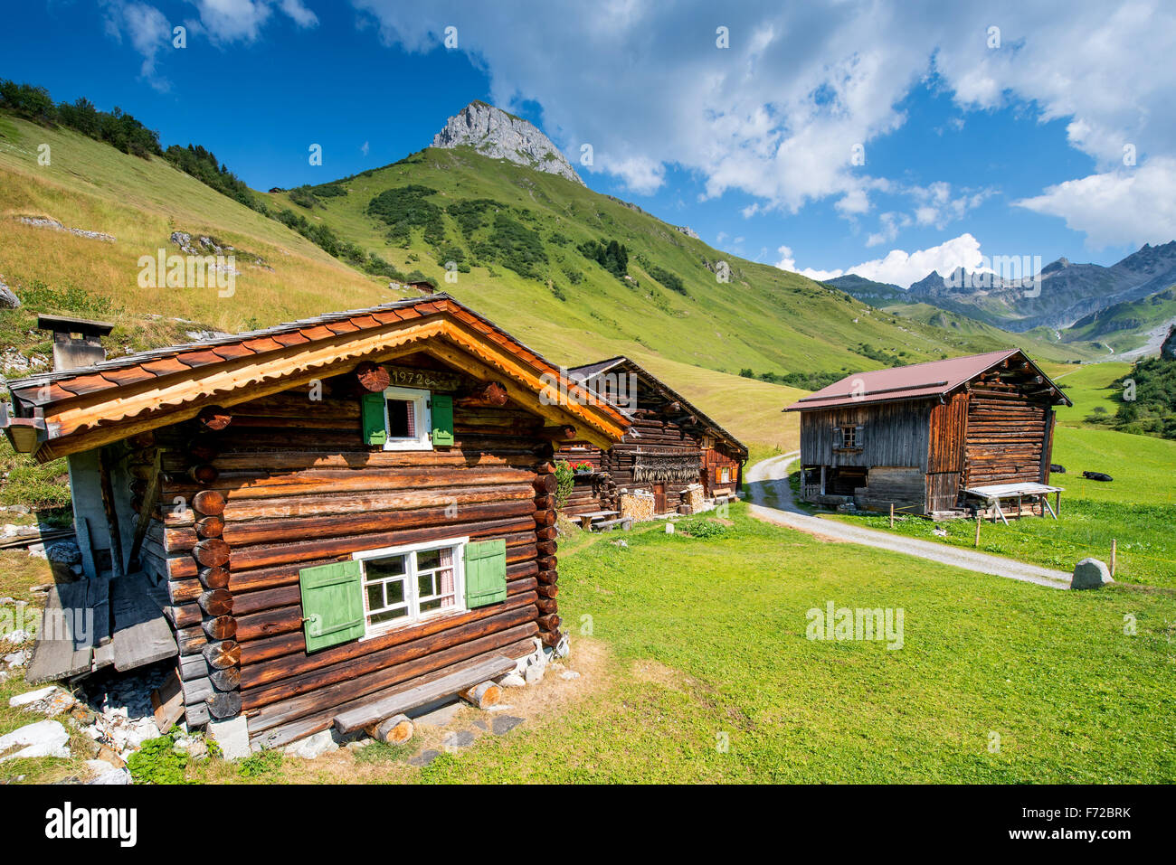 Switzerland house mountain balcony hi-res stock photography and images ...