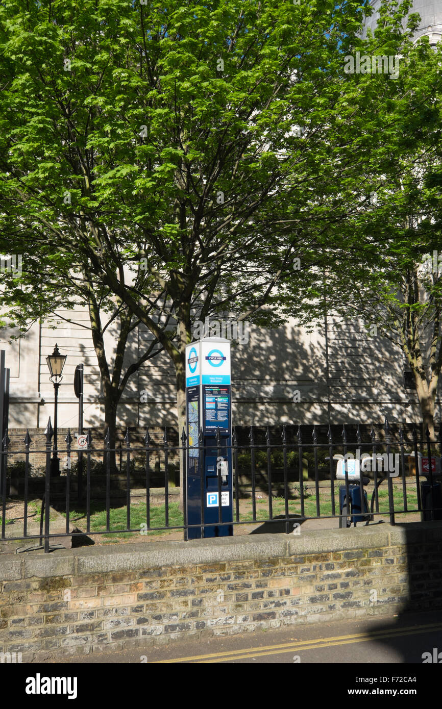 Cycle hire in park hi-res stock photography and images - Alamy
