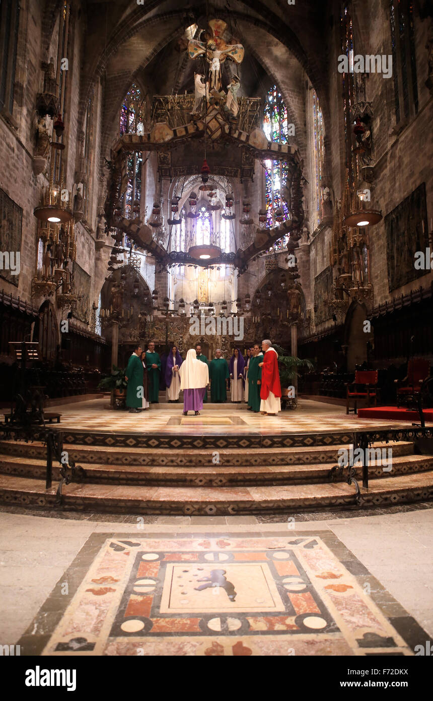 Palma de Majorca cathedral main altar Stock Photo - Alamy