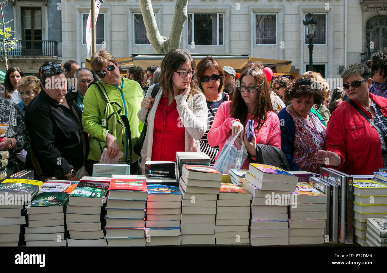 Crowded library books hi-res stock photography and images - Alamy