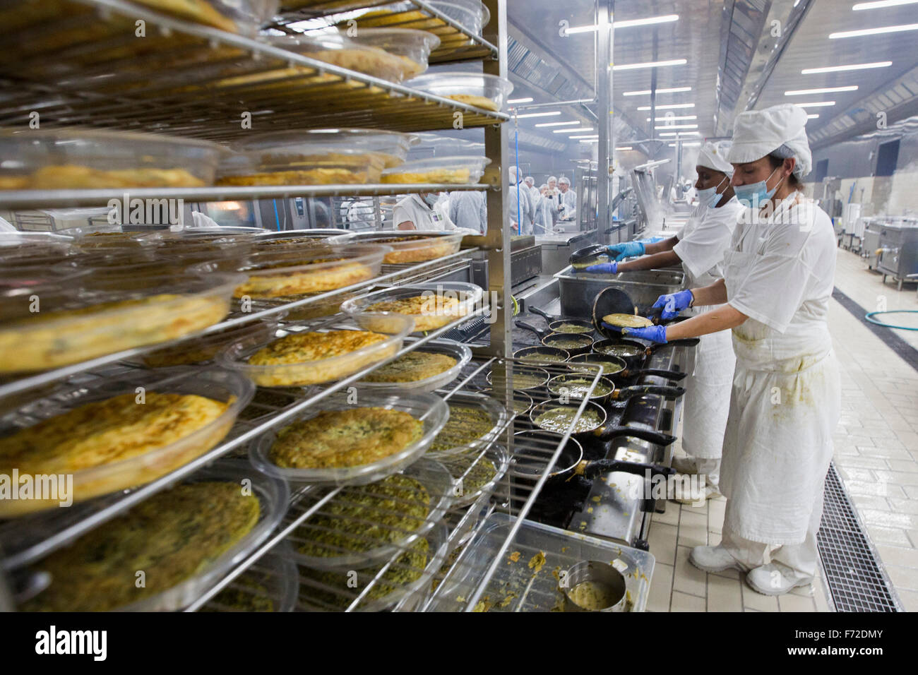 Industrial cooking pots hi-res stock photography and images - Alamy