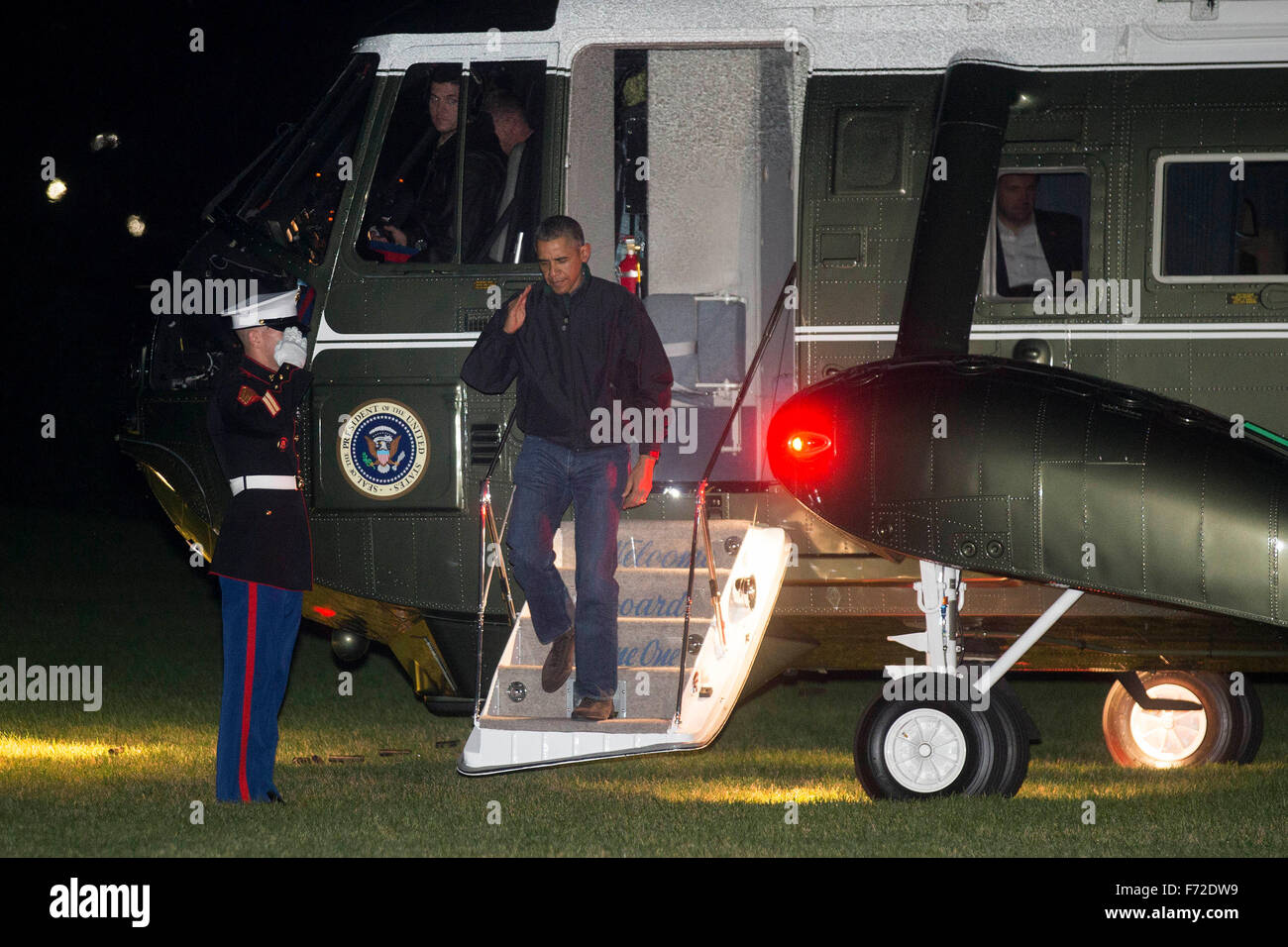 President obama salutes marine one hi-res stock photography and images ...