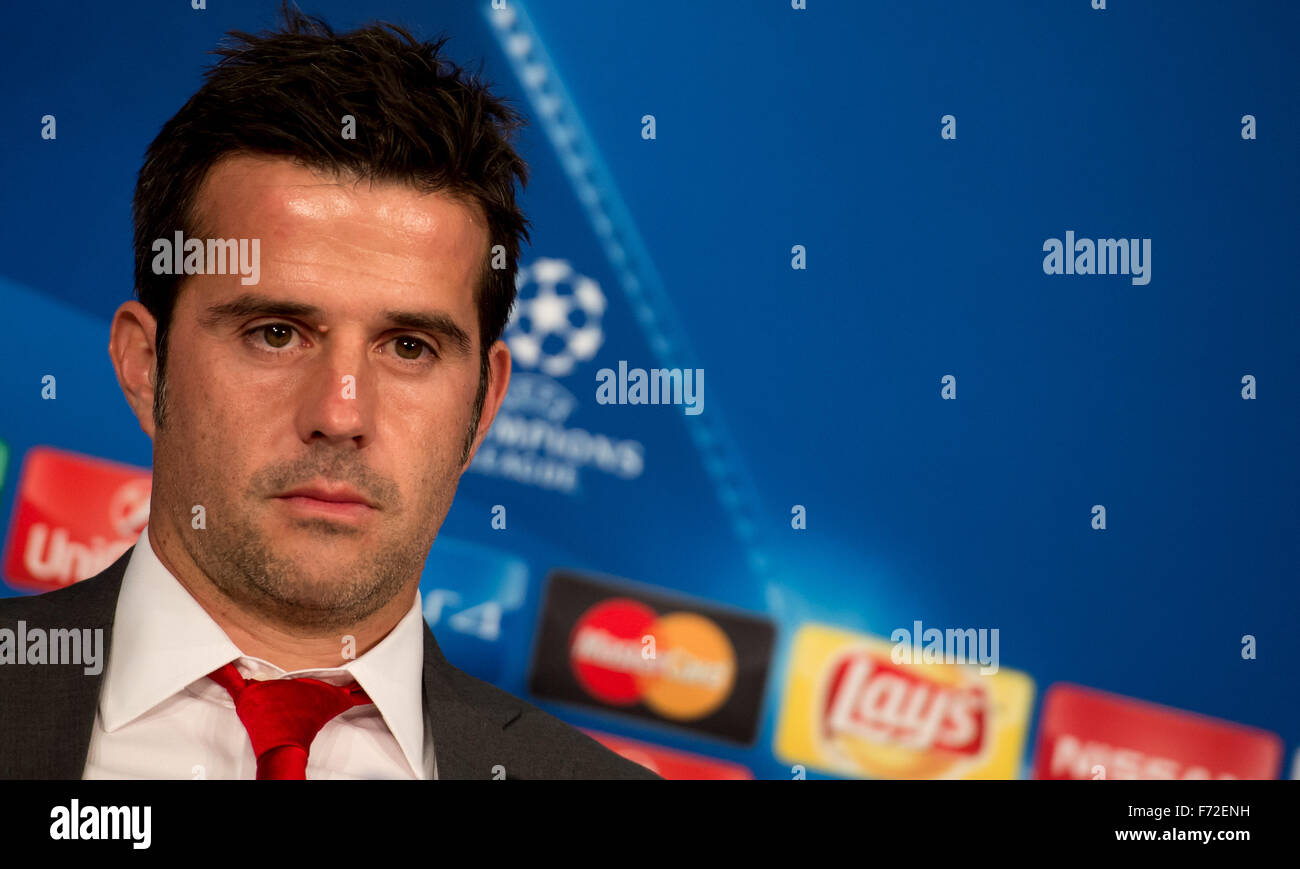 Munich, Germany. 23rd Nov, 2015. Olympiacos coach Marco Silva speaking ...