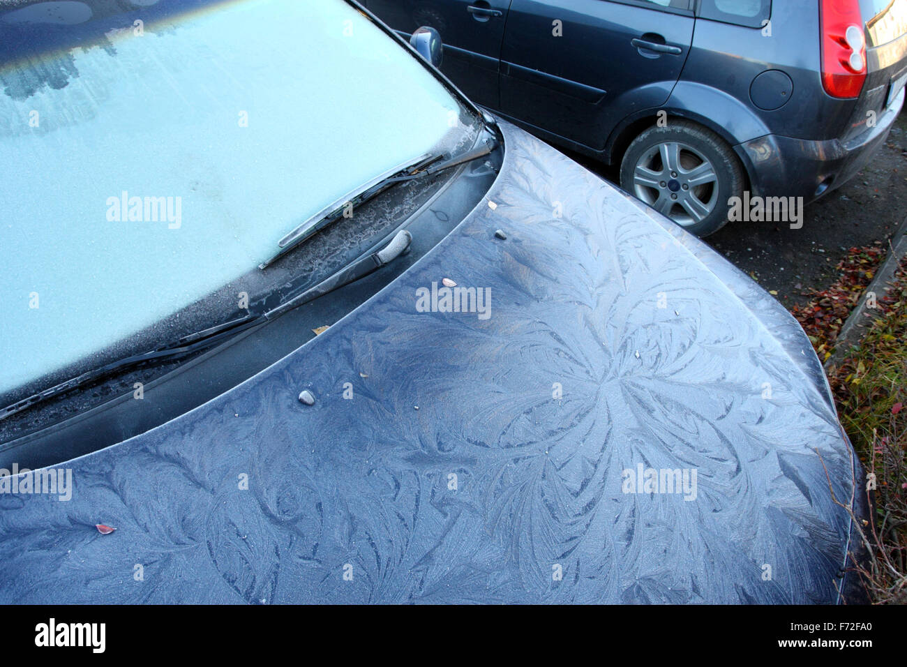 Ice patterns formed on a car. Europe Stock Photo - Alamy